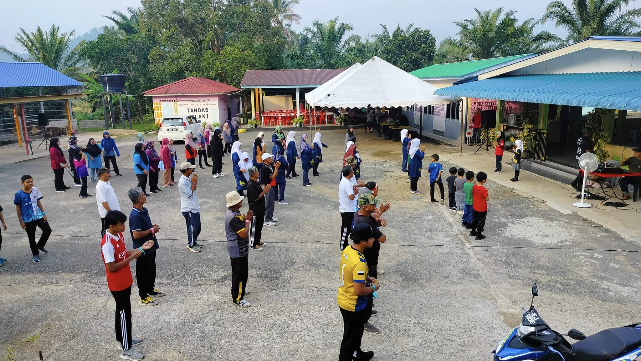 Larian Santai Warga Kampung Koi & Gotong Royong Memasak Bubur Asyura ...