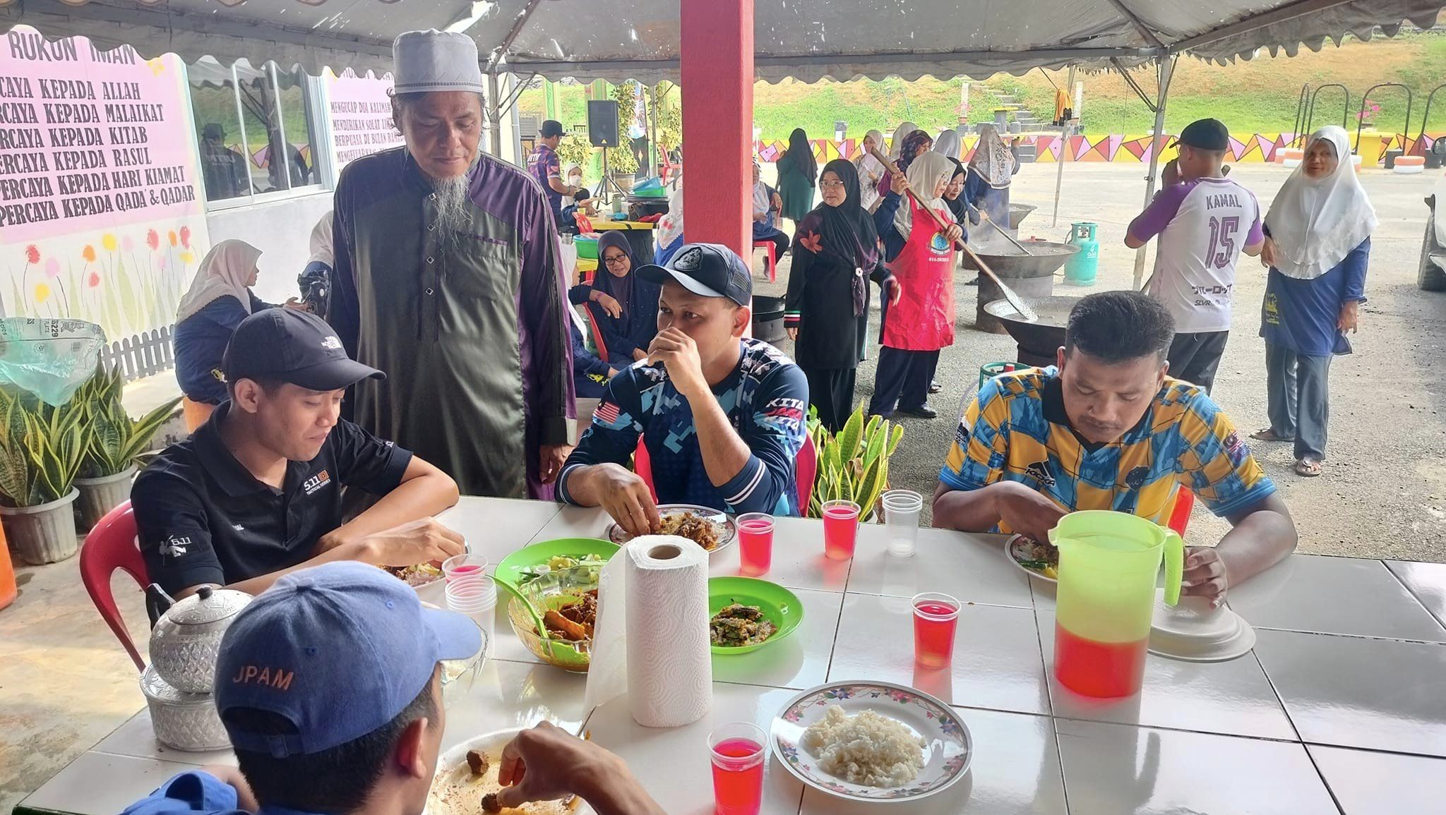 Larian Santai Warga Kampung Koi & Gotong Royong Memasak Bubur Asyura ...