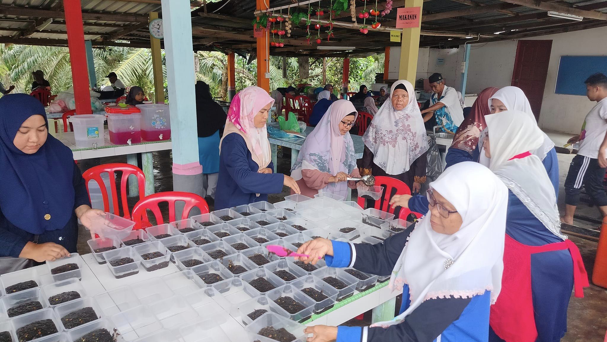 Larian Santai Warga Kampung Koi & Gotong Royong Memasak Bubur Asyura ...